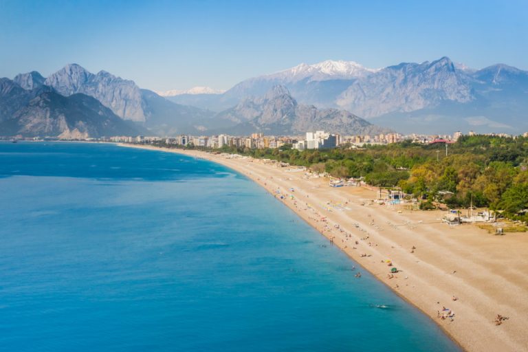 Guide zum Konyaalti Strand in Antalya: Tipps, Attraktionen & mehr